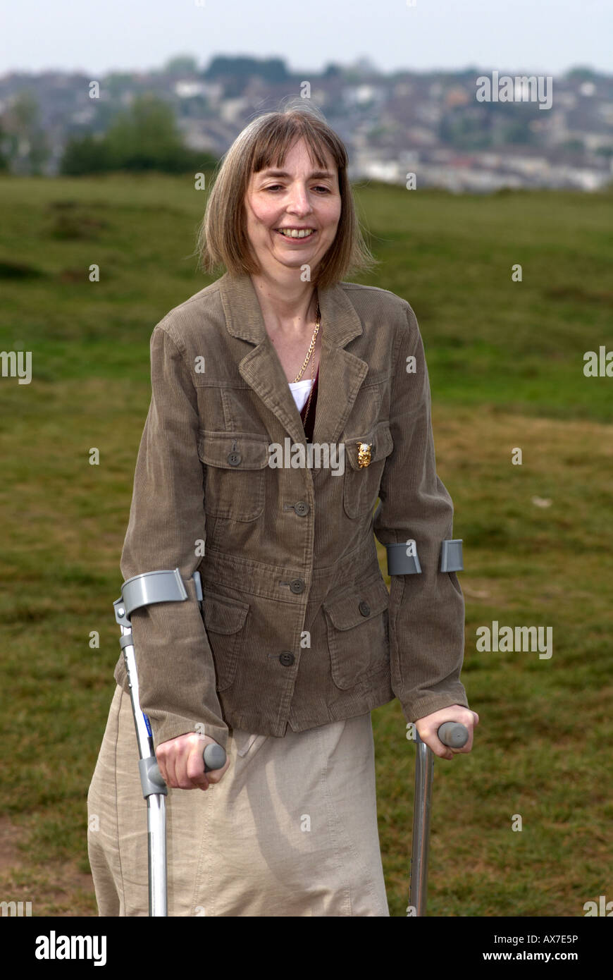 Lady walking with crutches Stock Photo - Alamy