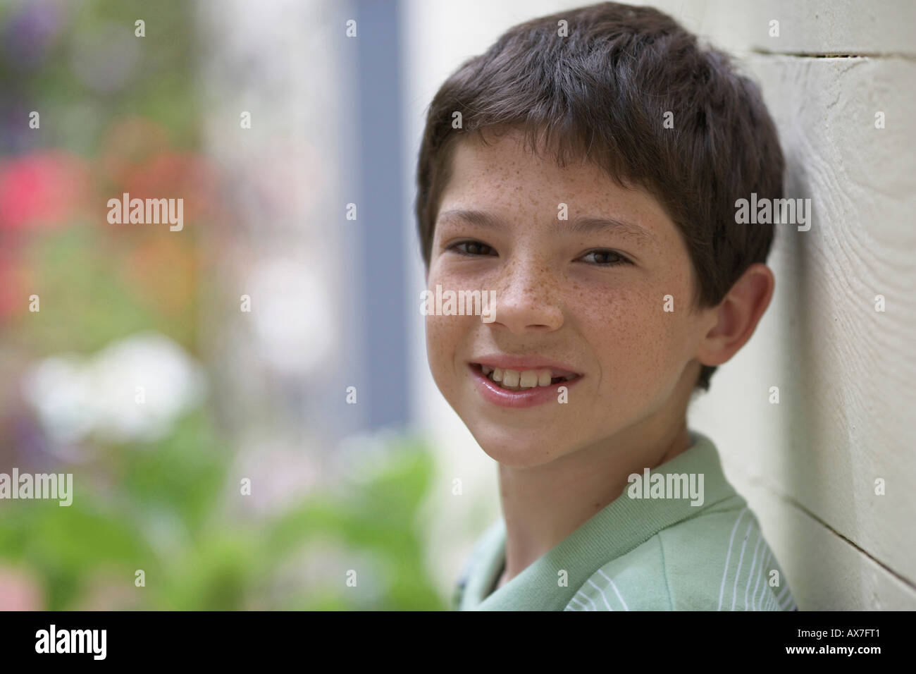Portrait of a boy smiling Stock Photo - Alamy