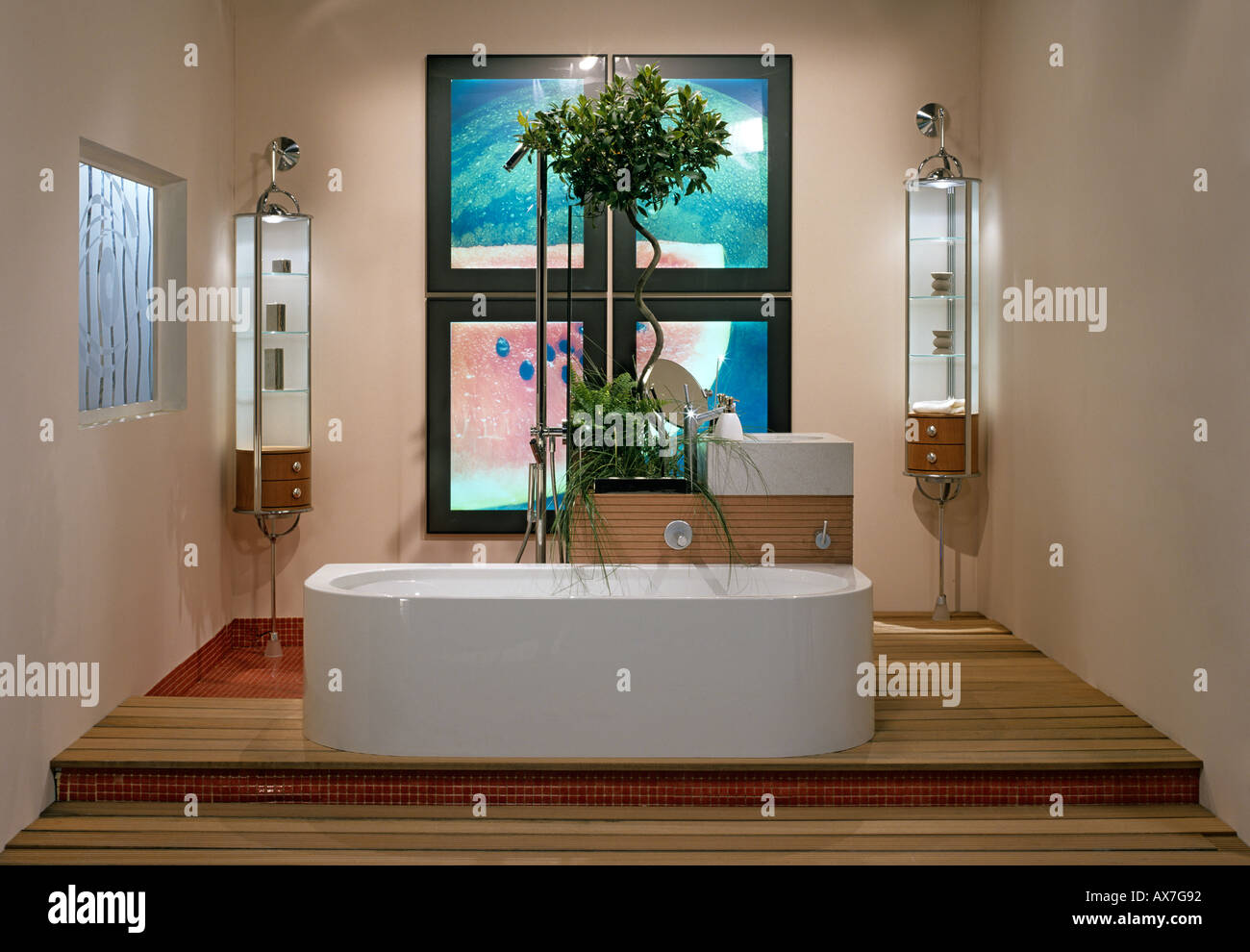 Fitted bath hi-res stock photography and images - Alamy