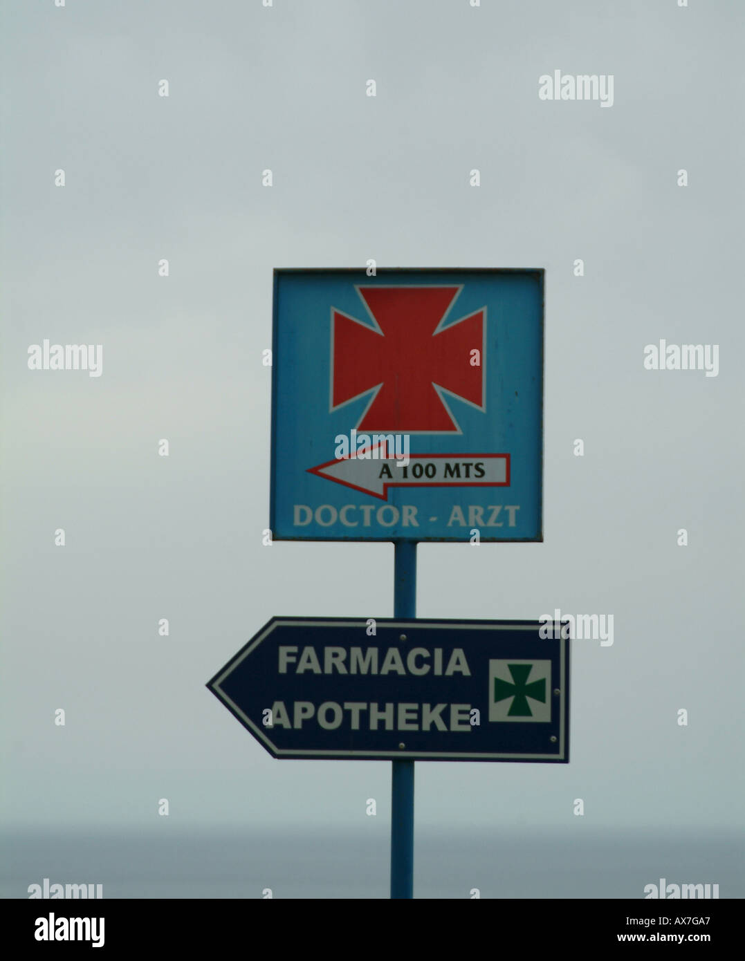 Farmacia, Spanish pharmacy and Doctor sign Stock Photo - Alamy