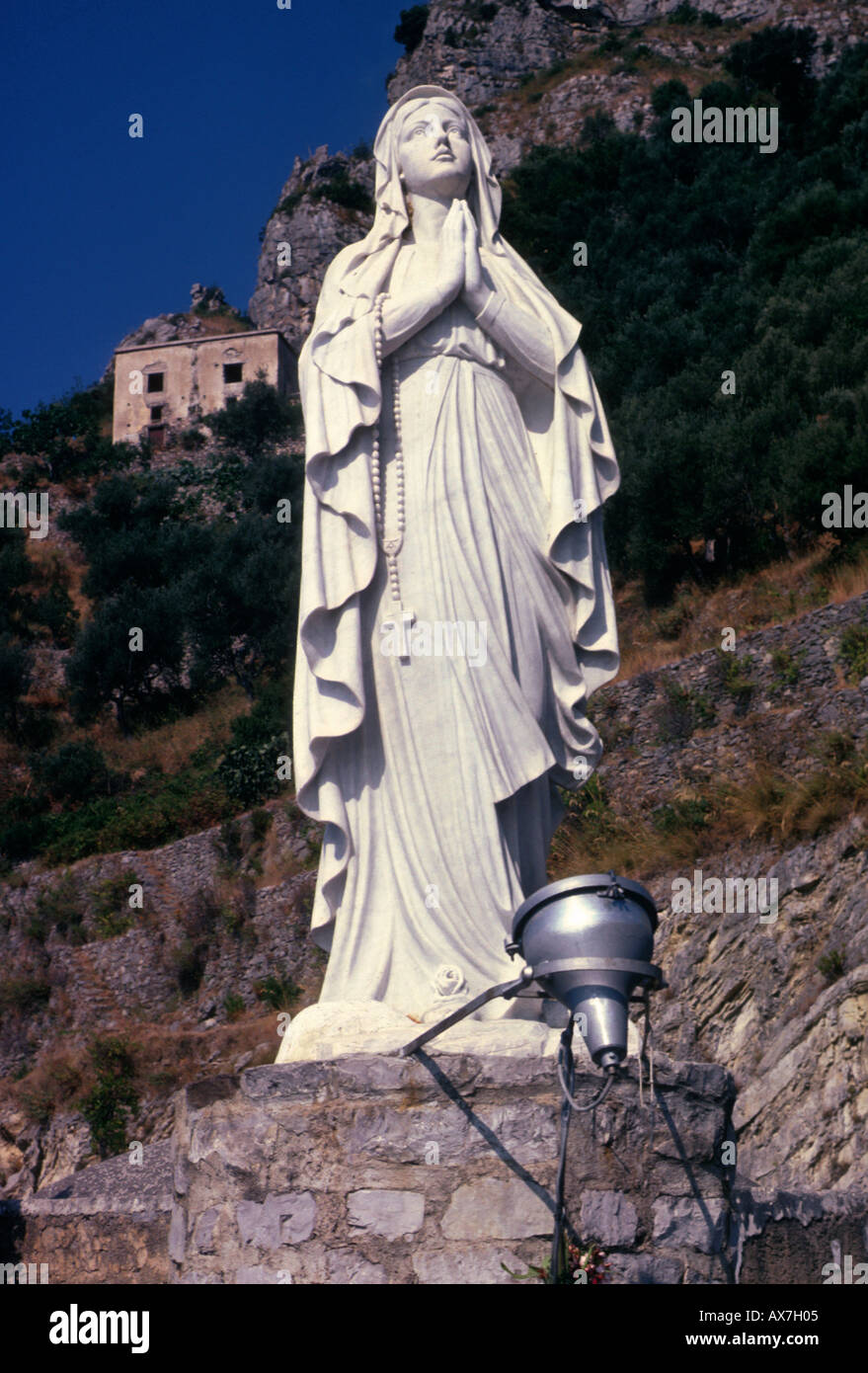 ROADSIDE SHRINE IN PIEDMONT ITALY John Robertson 2005 Stock Photo - Alamy