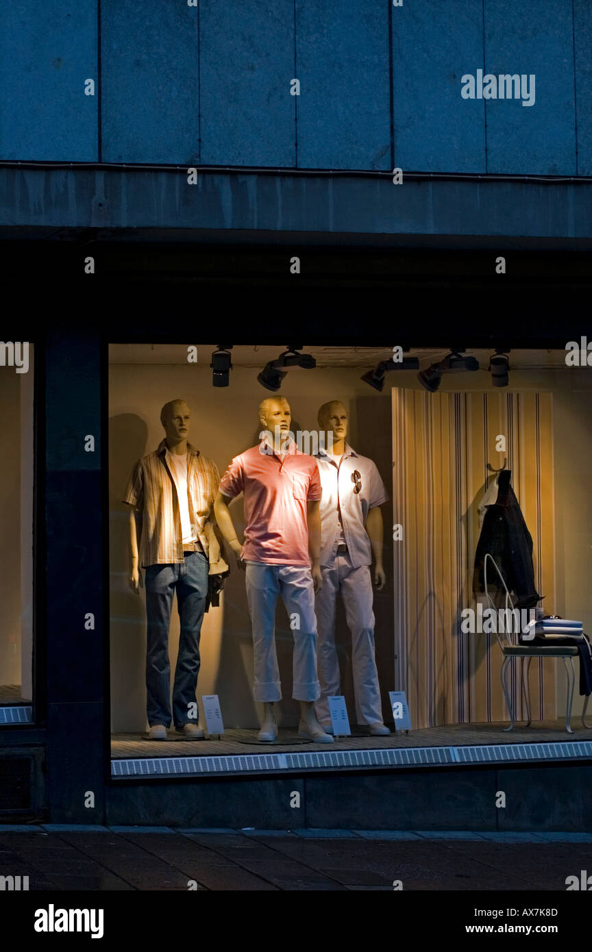 Slim shop mannequins hi-res stock photography and images - Alamy