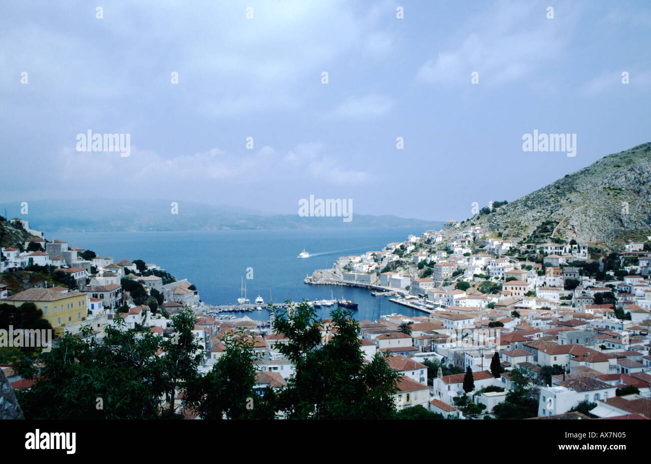 Hydra isle hi-res stock photography and images - Alamy