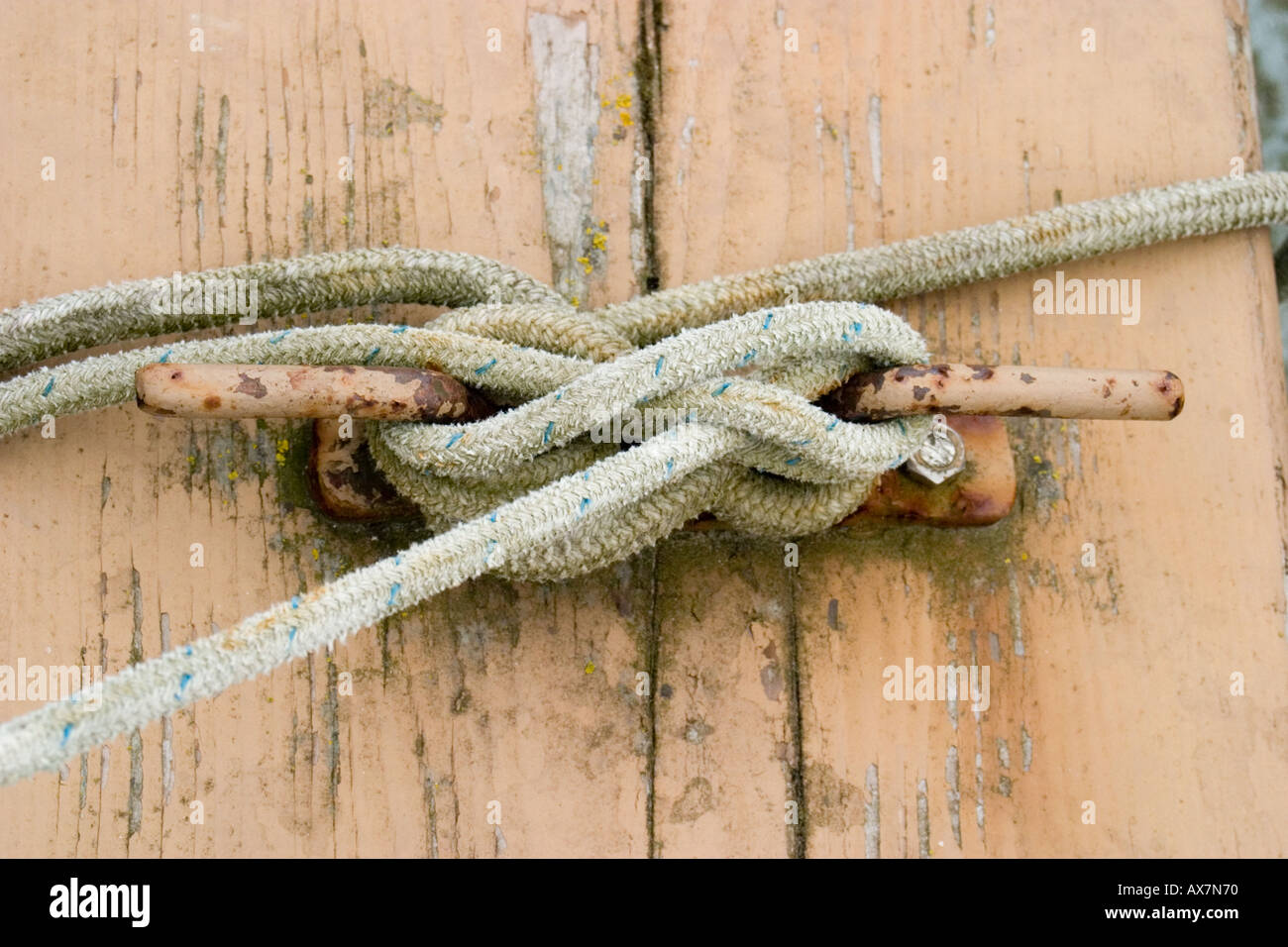 Cleat hitch knot hi-res stock photography and images - Alamy