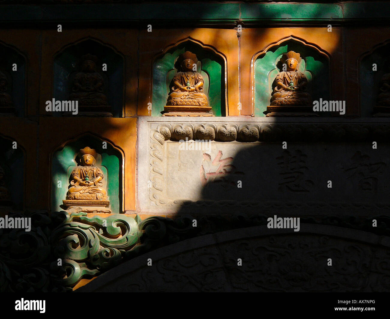 Temples facades hi-res stock photography and images - Alamy