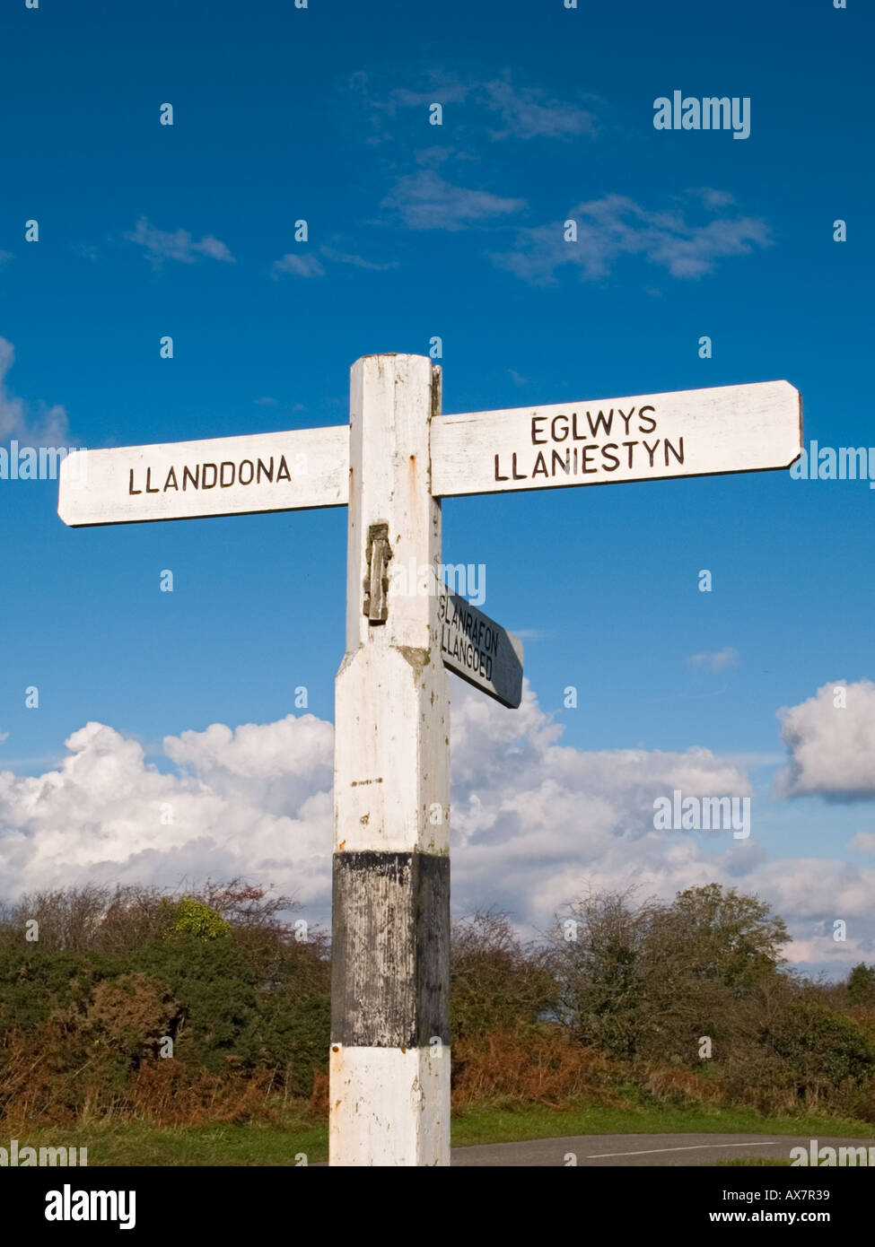 Multi direction sign hi-res stock photography and images - Alamy