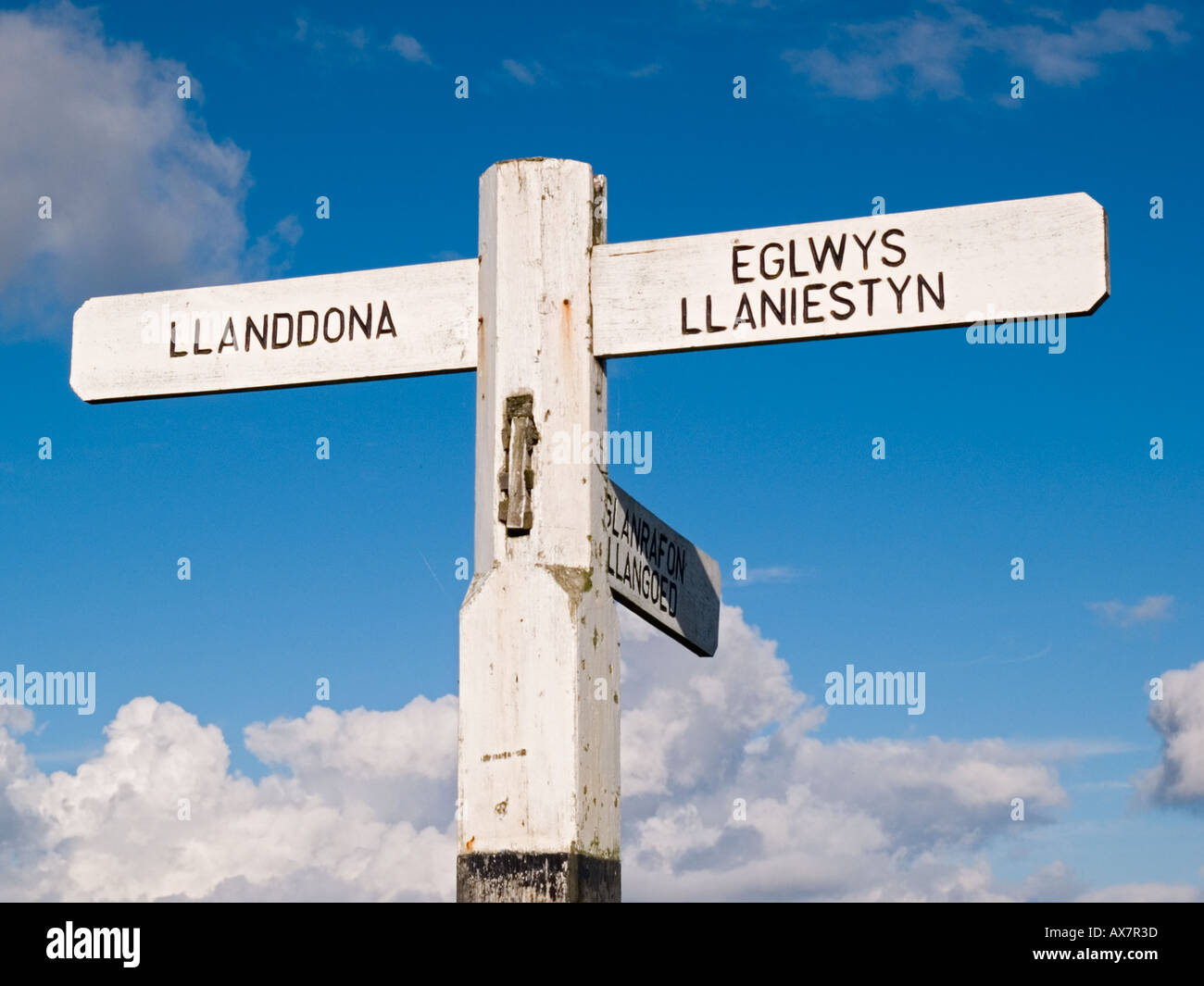 Wooden signpost, uk hi-res stock photography and images - Alamy