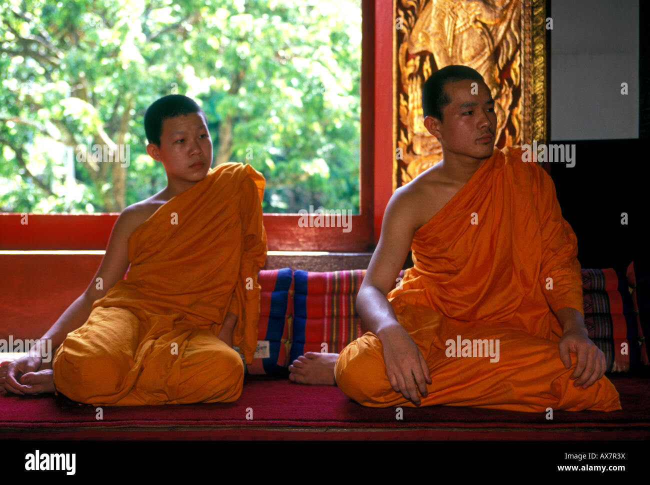 teens, teenage boys, teenagers, novice monk, novice monks, Wat Chedi ...
