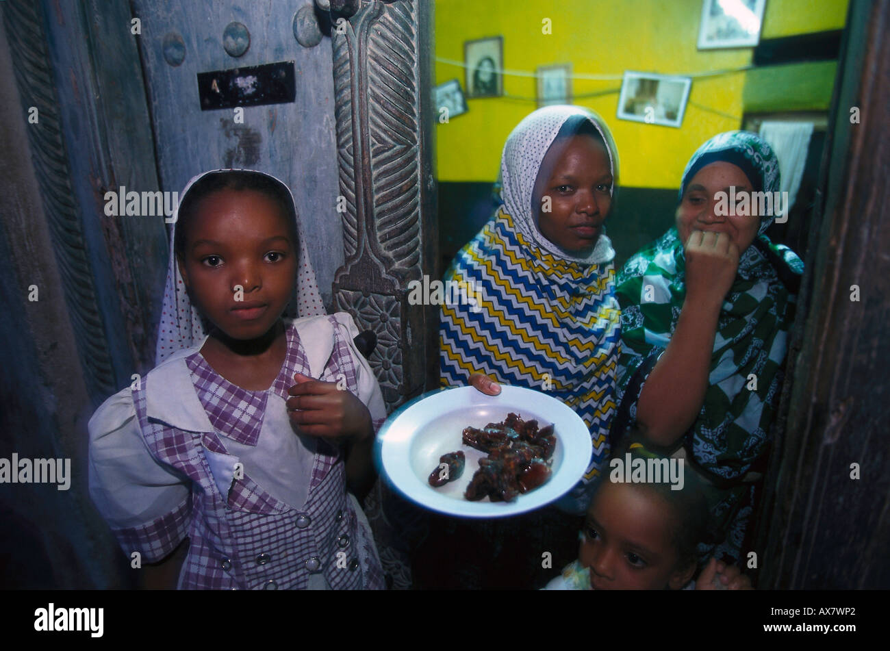 Africa tanzania smiling family hi-res stock photography and images - Alamy
