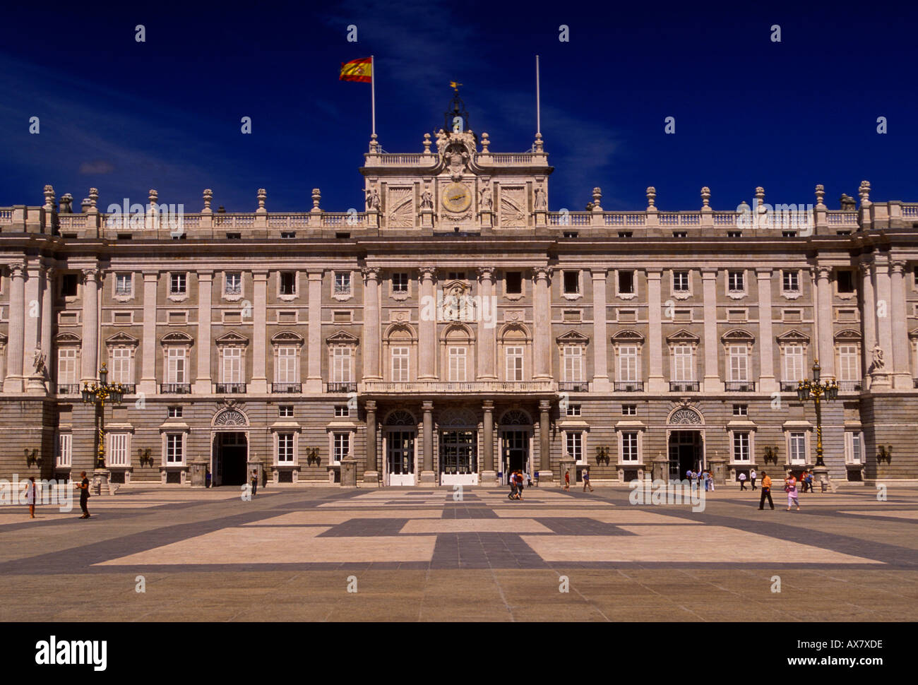 Architectural crown hi-res stock photography and images - Alamy