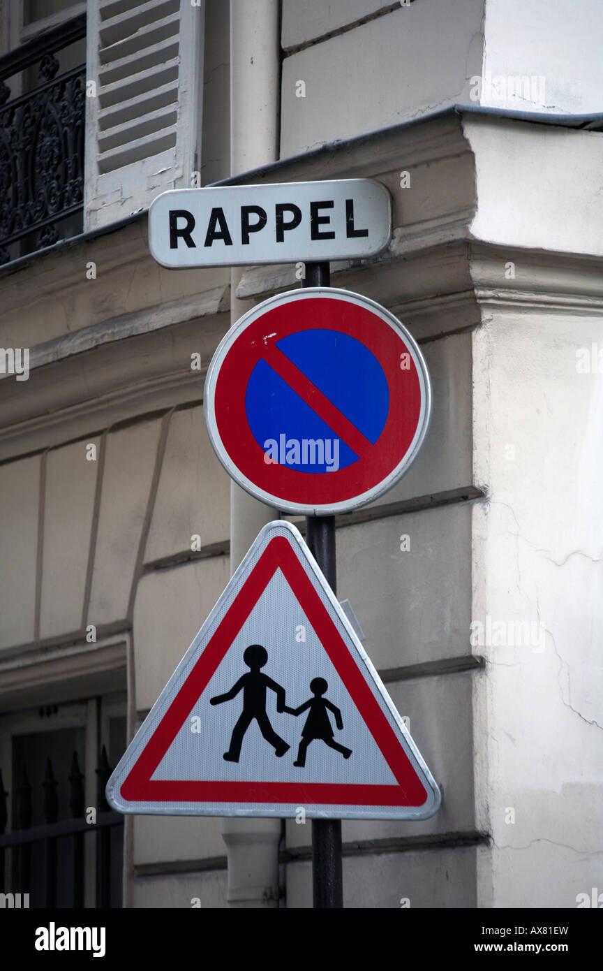 Triangular signs hi-res stock photography and images - Alamy