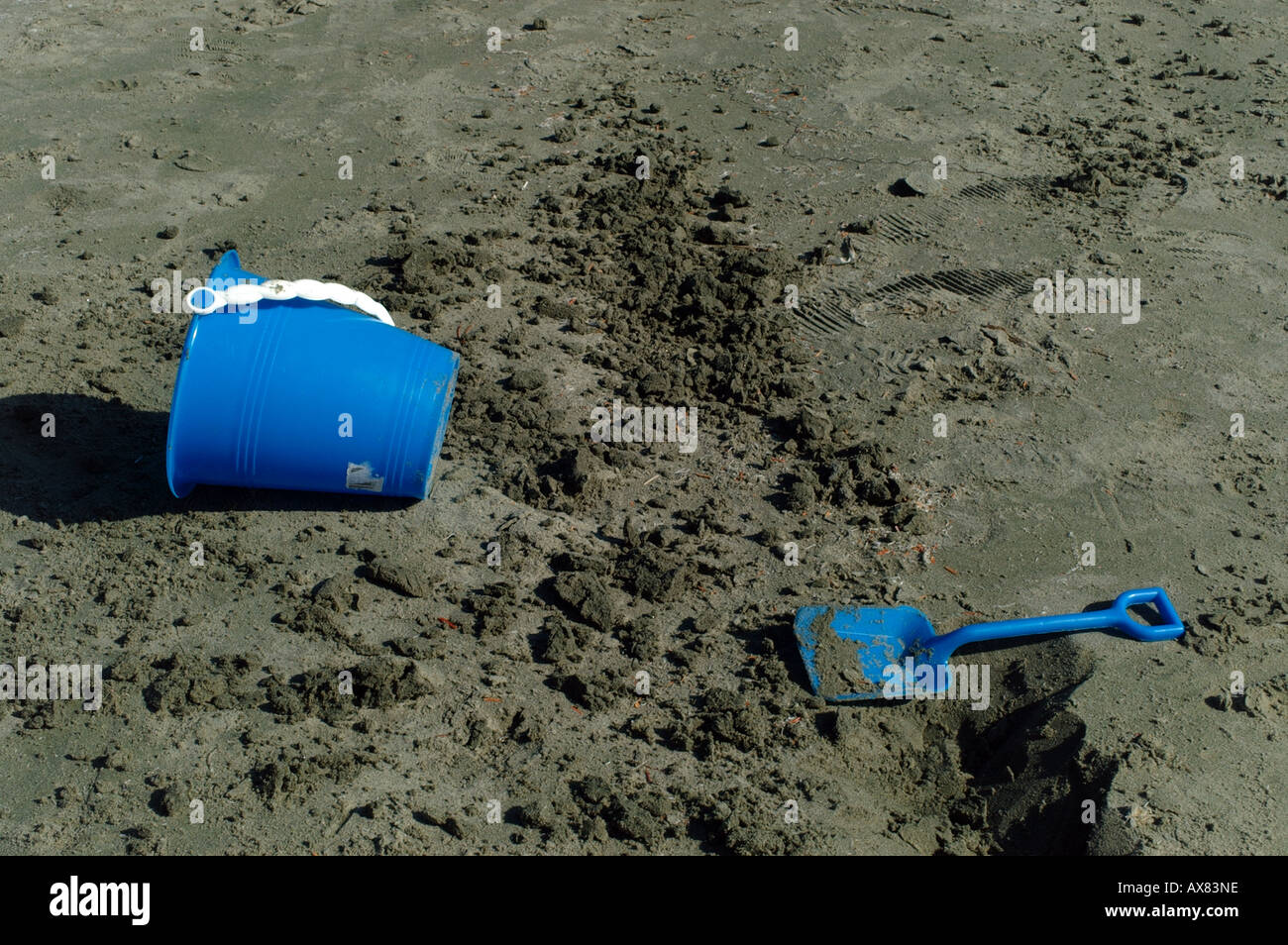 Bucket and spade Stock Photo - Alamy