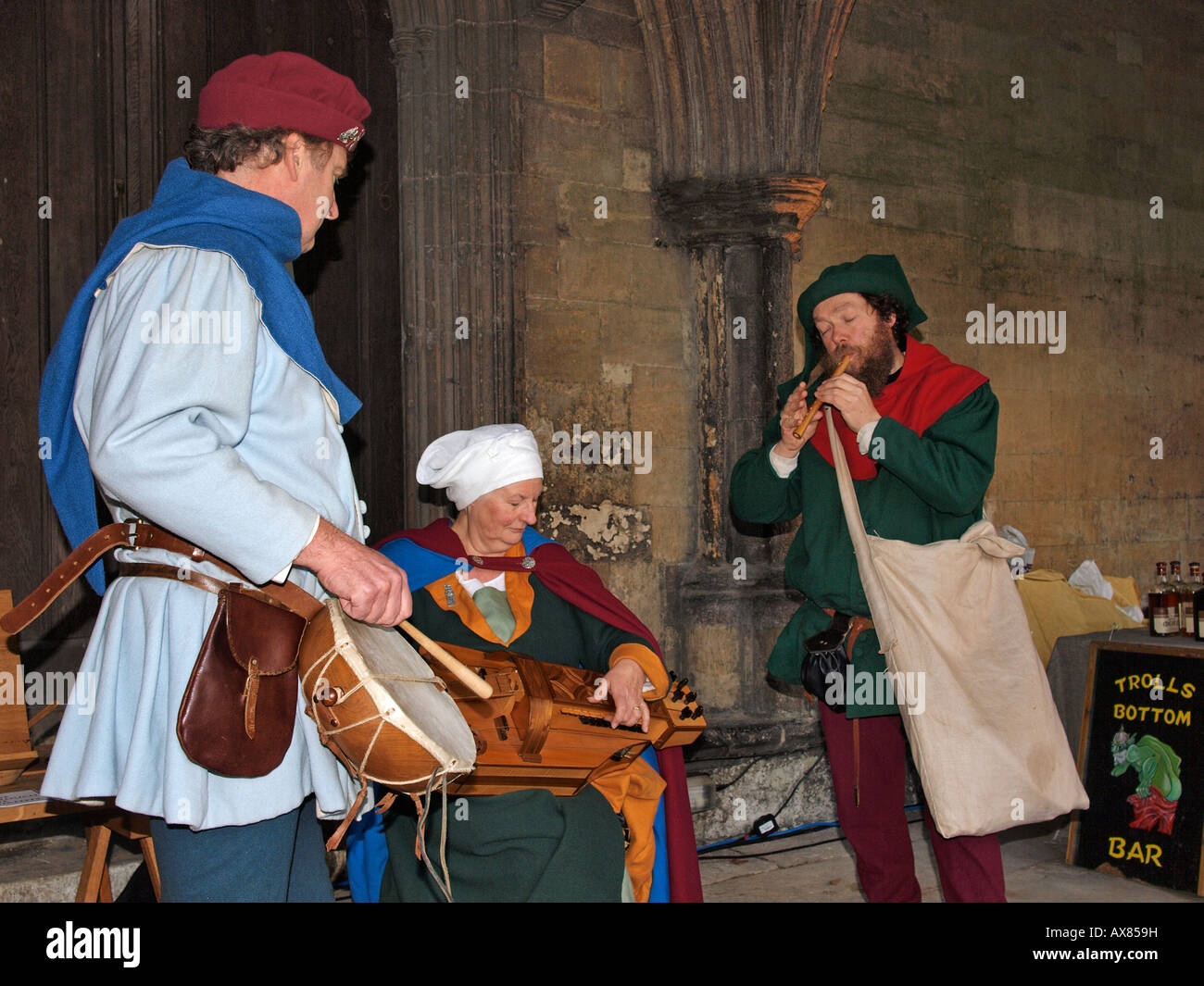 Medieval troubadour female hi-res stock photography and images - Alamy