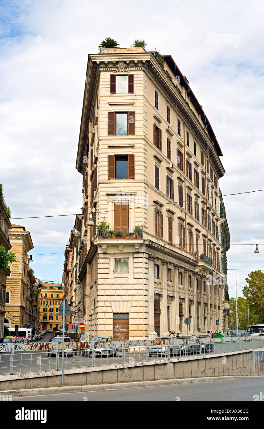 Architecture wedge shape hi-res stock photography and images - Alamy