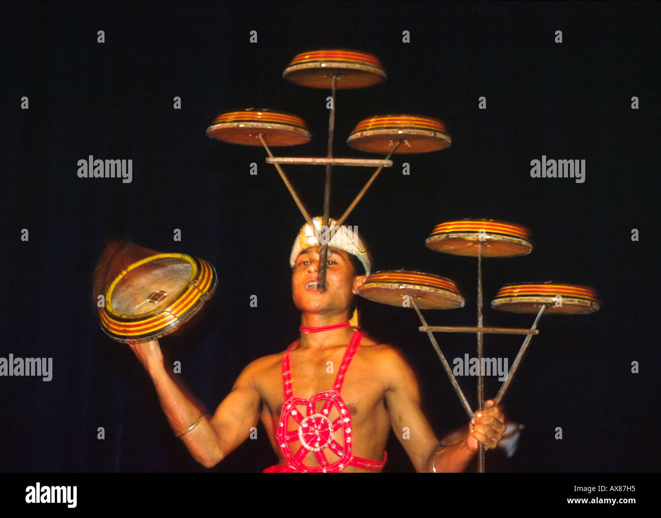 Sri Lanka Kandy traditional Pantheru Netum dance Stock Photo - Alamy