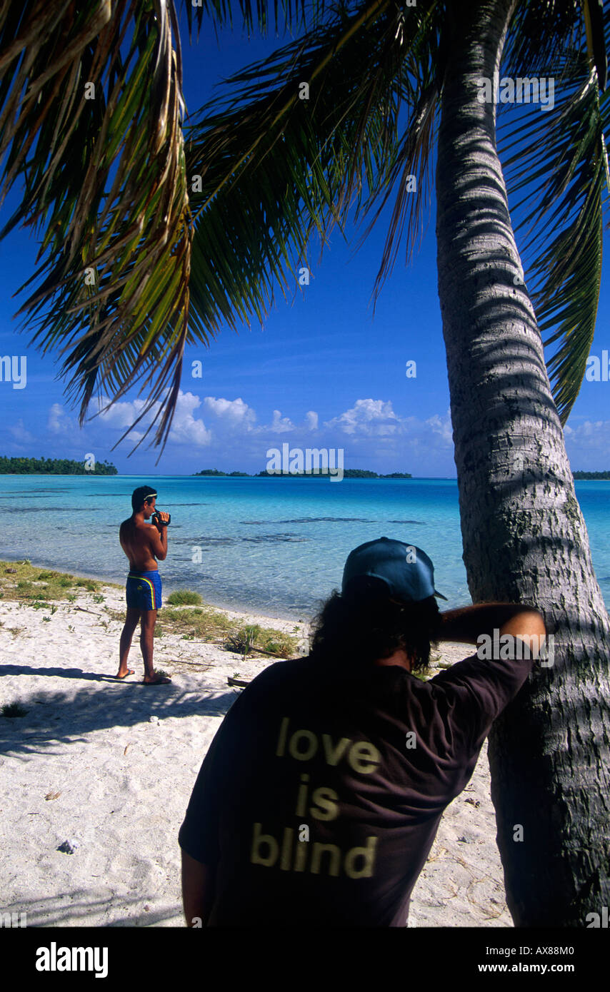 Touristen, Turm zur Blauen Lagune, Insel, Atoll Rangiroa, Tuamotu ...