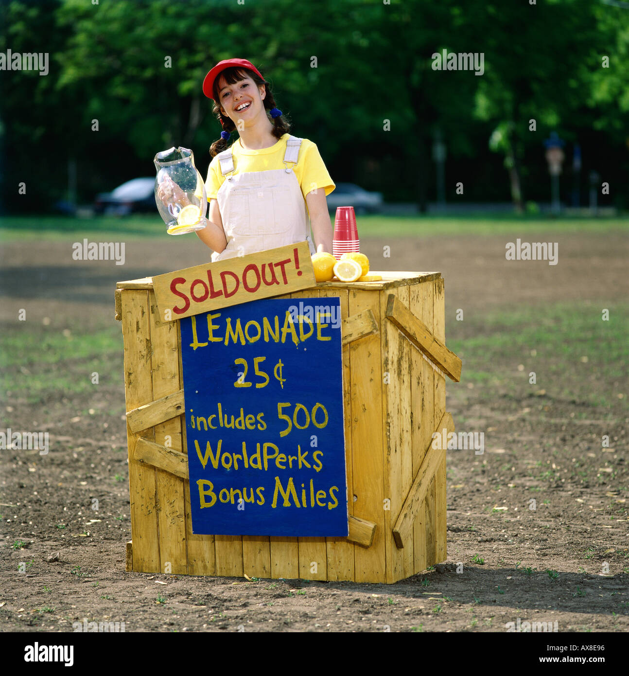 Lemonade stand girl hi-res stock photography and images - Alamy