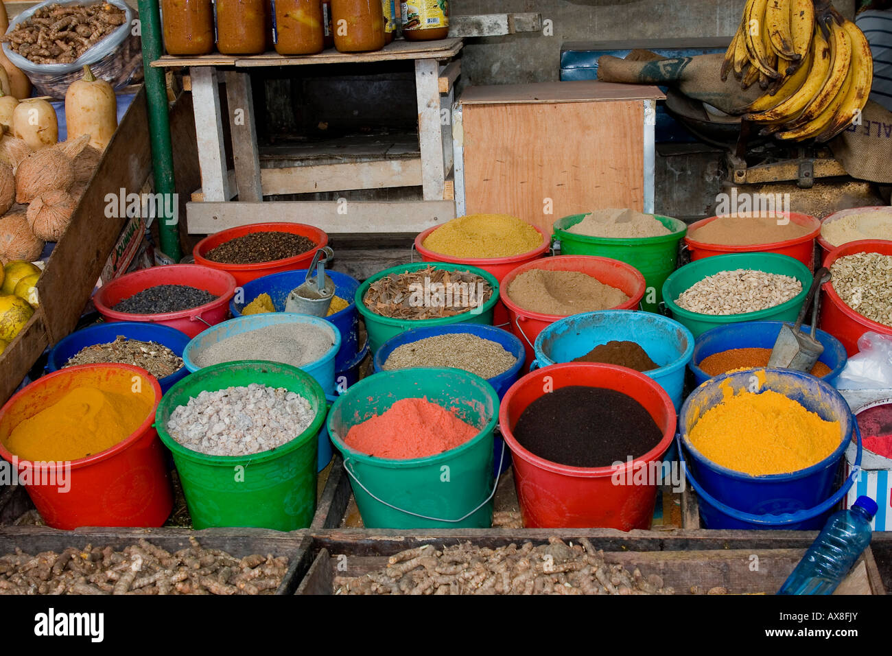 SPICES ON MARKET STALL Stock Photo - Alamy