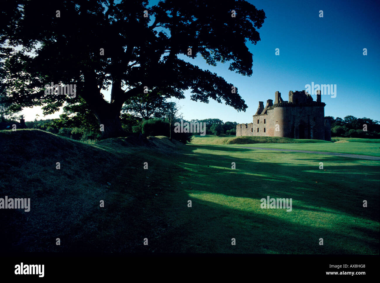 Castle borders hi-res stock photography and images - Alamy