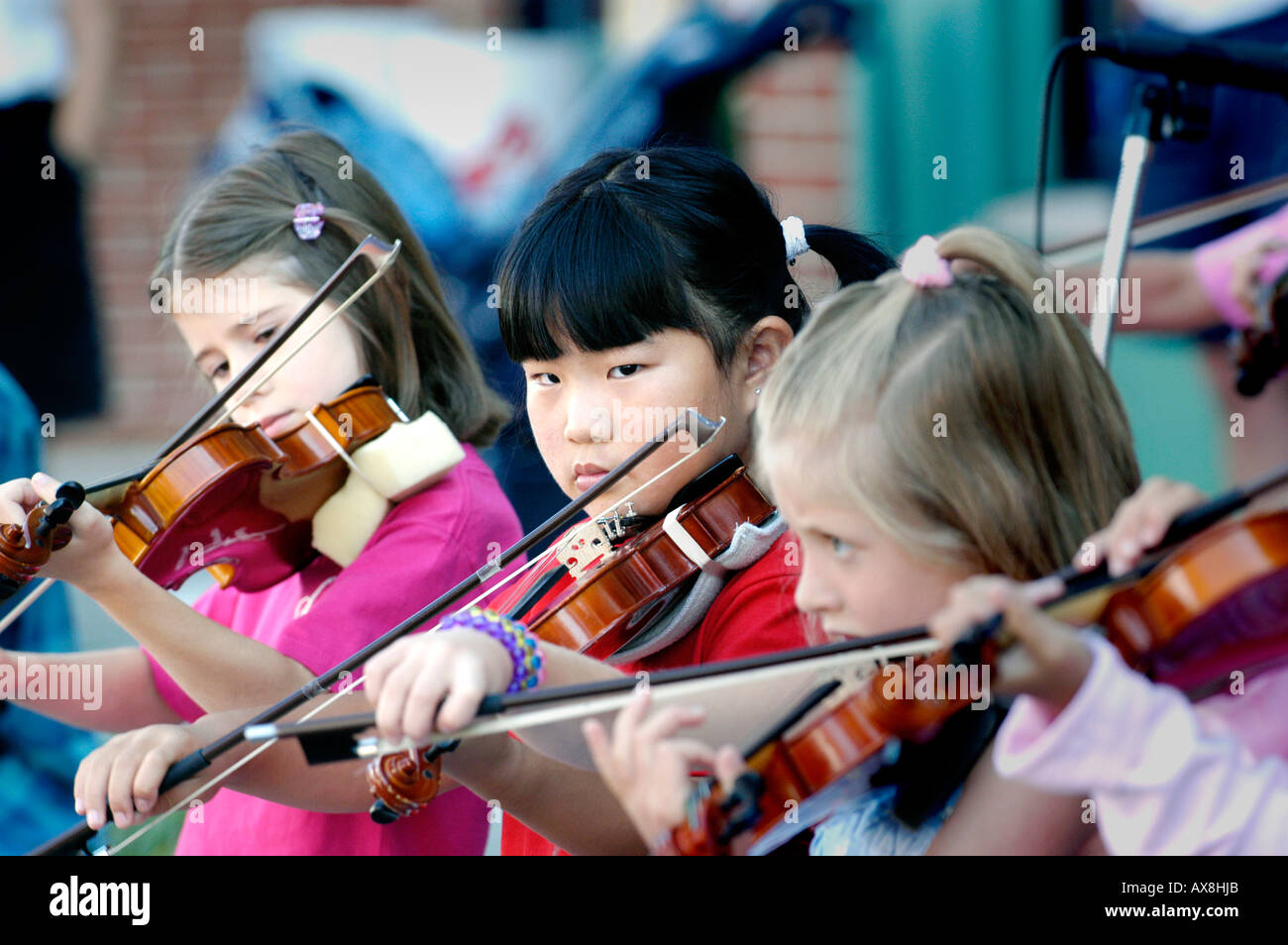 Asian girl child playing violin hi-res stock photography and images - Alamy
