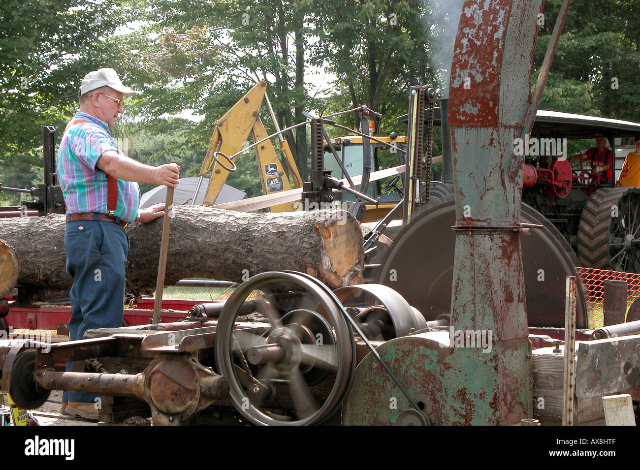 Old fashioned log cutting hi-res stock photography and images - Alamy