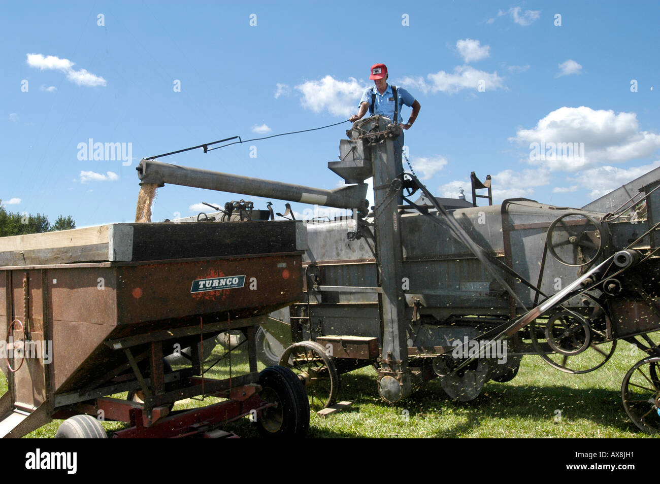 Threshing oats hi-res stock photography and images - Alamy