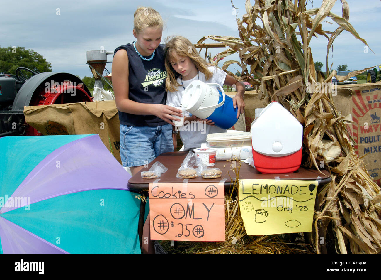 Kids selling cookies hi-res stock photography and images - Alamy