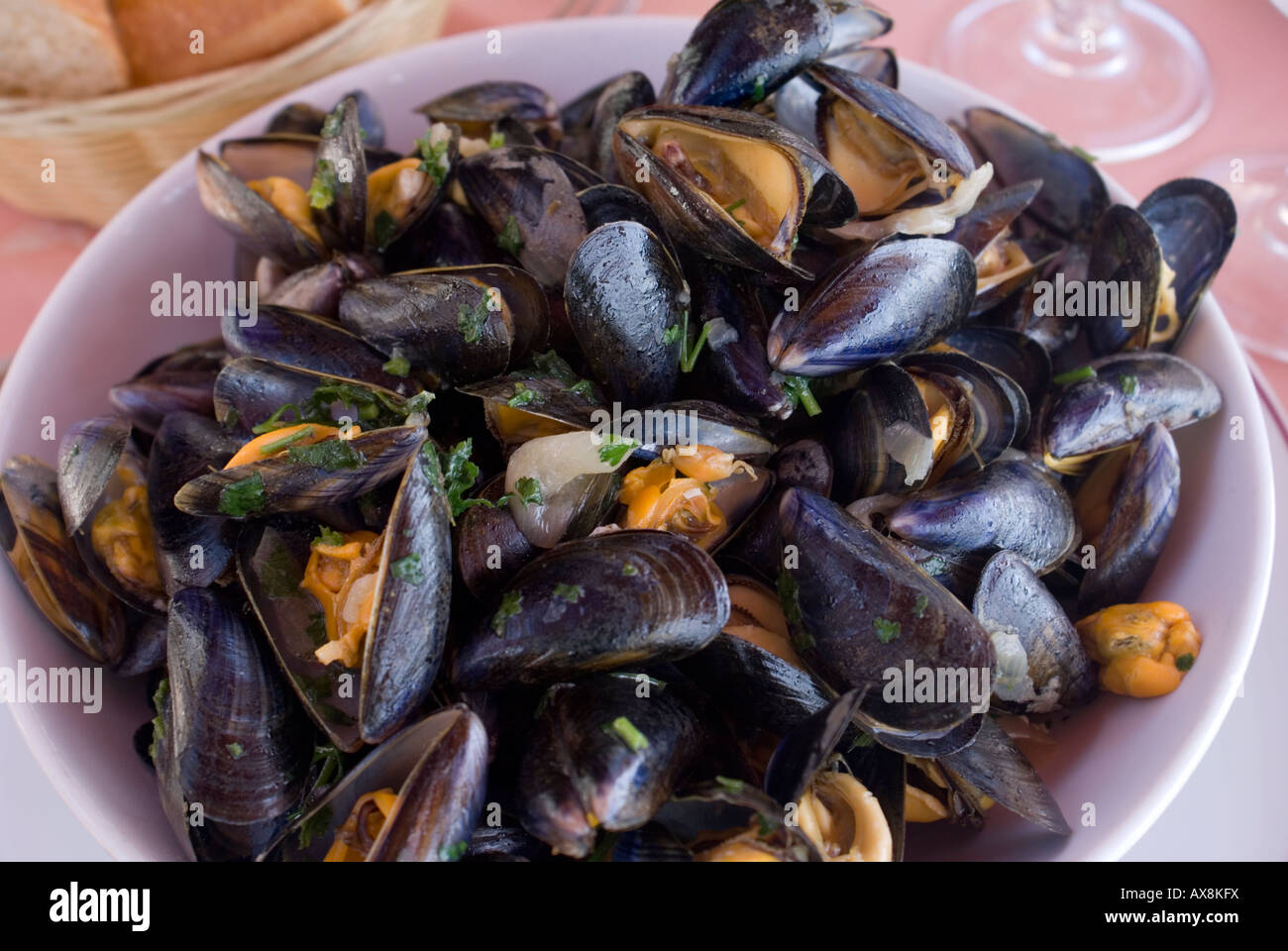 Mussels at the mariniere hi-res stock photography and images - Alamy