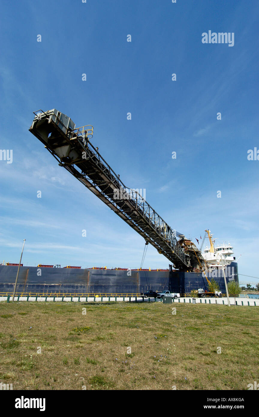 Freighter detroit river hi-res stock photography and images - Alamy