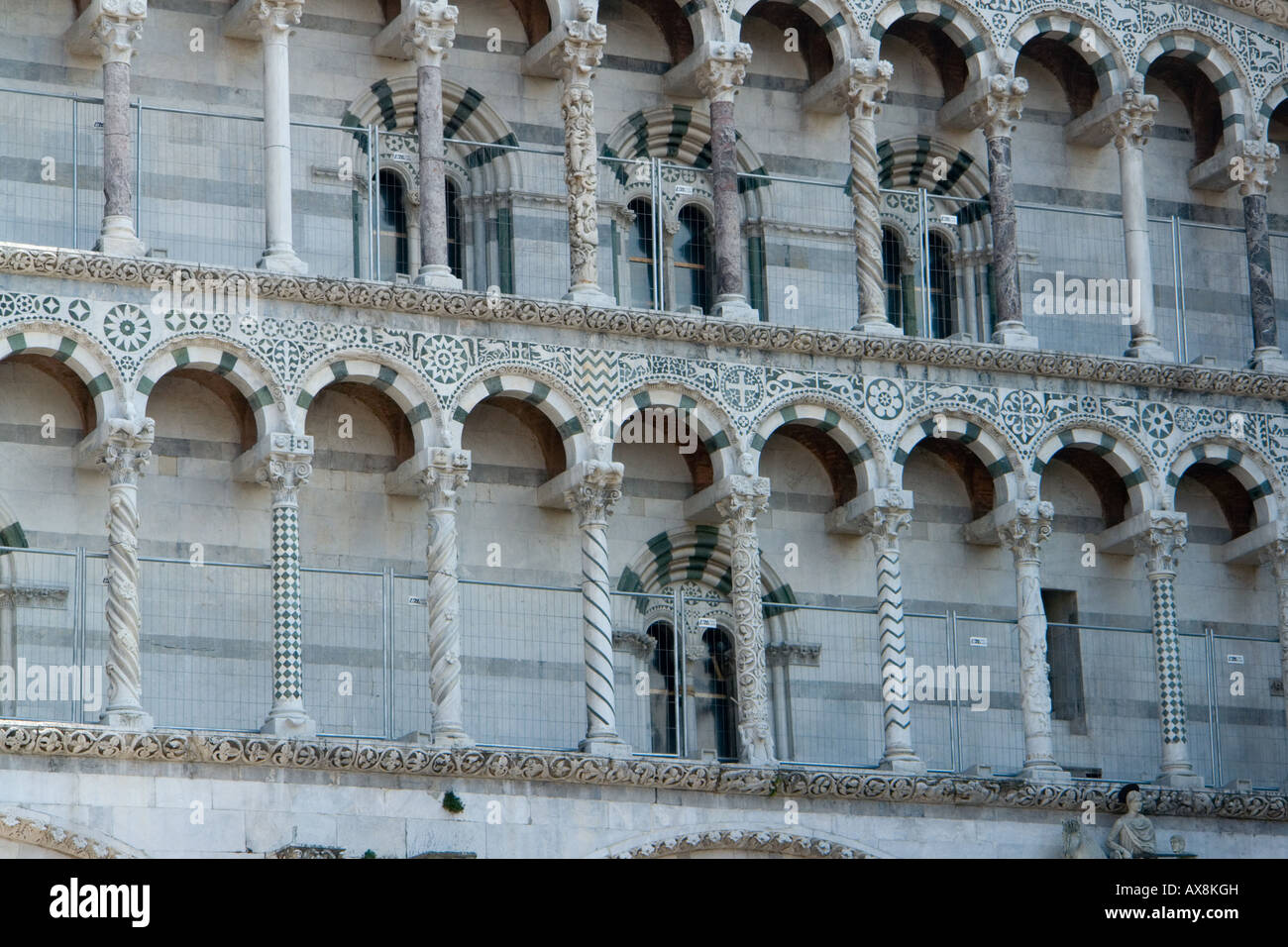 Lucca duomo details facade hi-res stock photography and images - Alamy