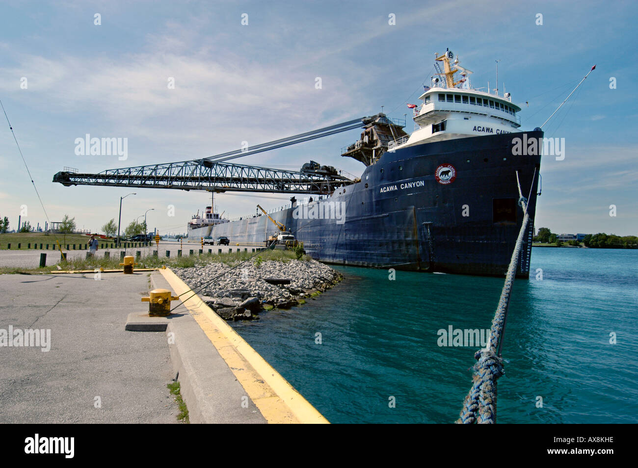 Large Great Lakes Shipping Freighter prepare to off load cargo at ...