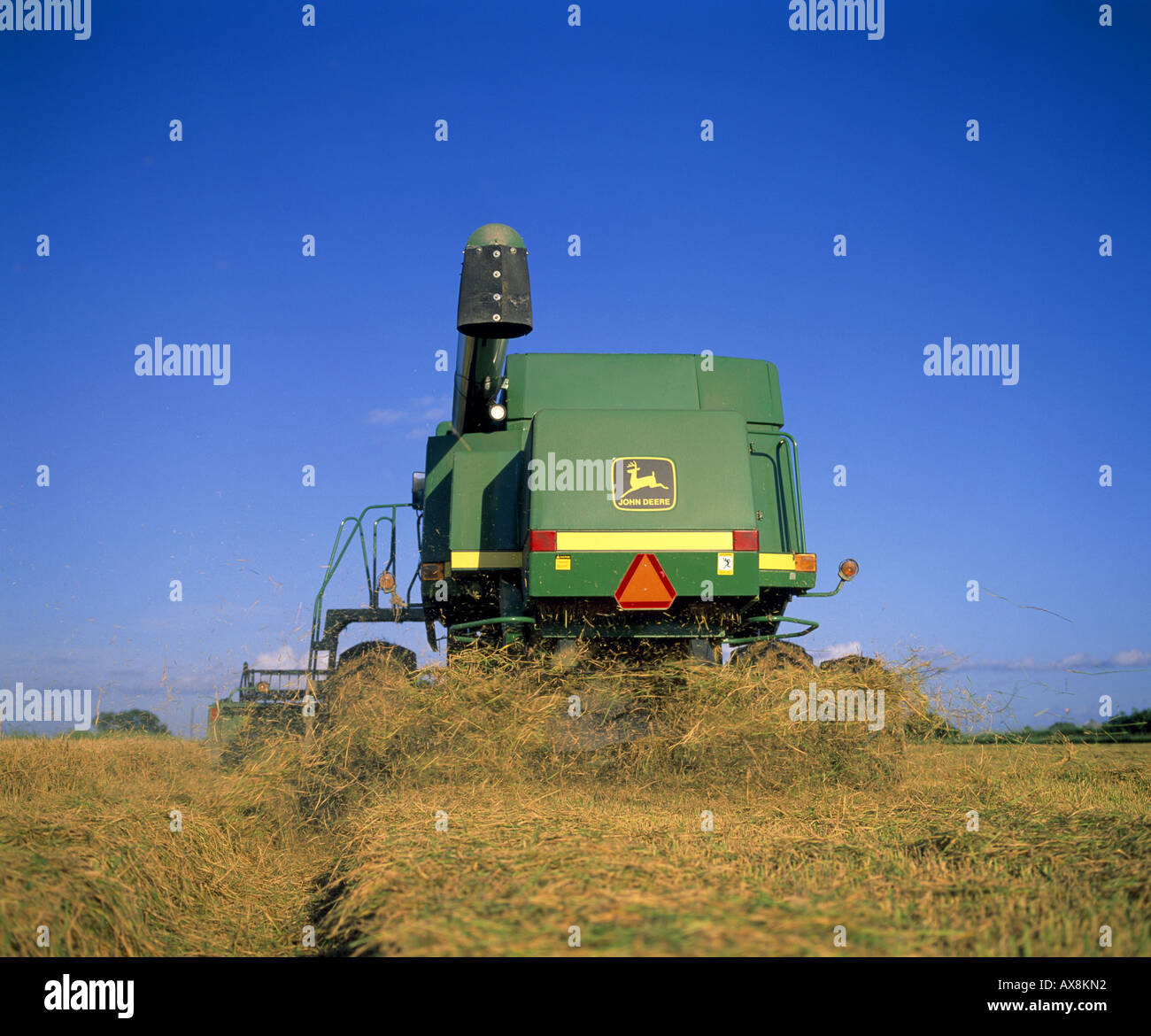 RICE HARVEST USING JOHN DEERE CTS COMBINE FROM THE BACK STRAW SPREADER ...
