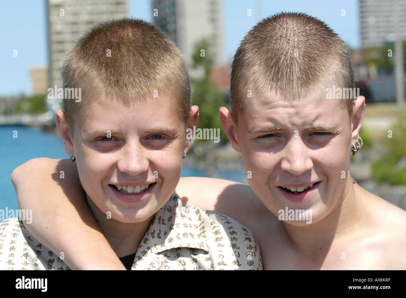 Identical twin brothers hi-res stock photography and images - Alamy