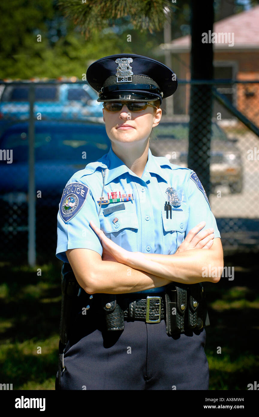 Female police officer Stock Photo - Alamy