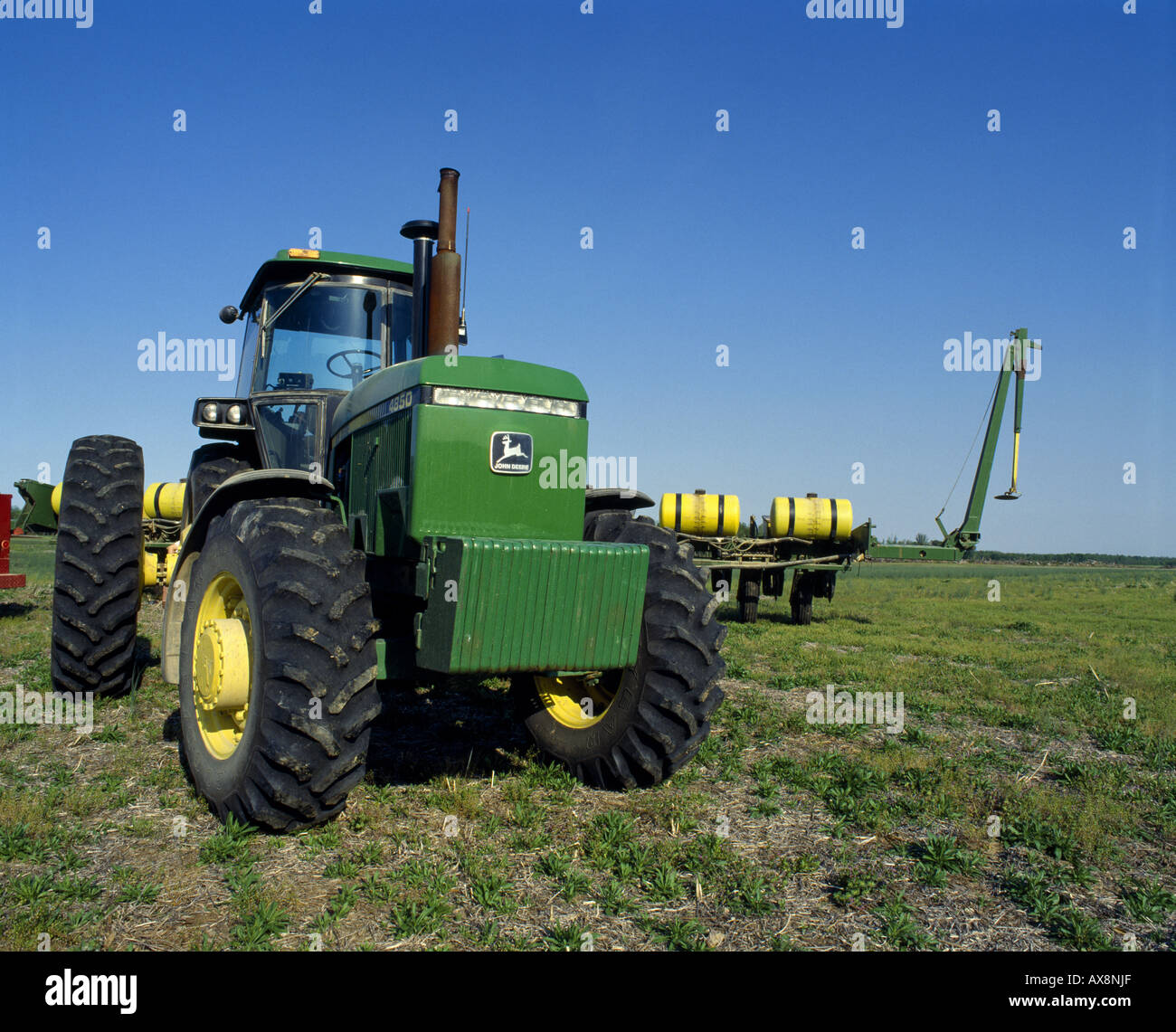FILLING NO TILL CORN PLANTER Stock Photo - Alamy