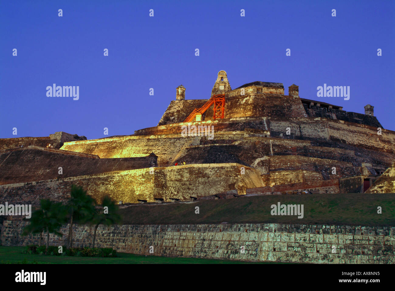 The castle Castillo de San Felipe de Barajas at dusk, Cartagena ...