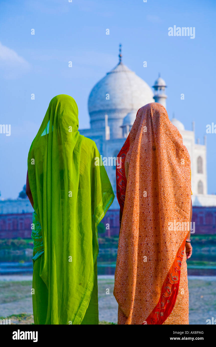 Women at Taj Mahal Stock Photo - Alamy