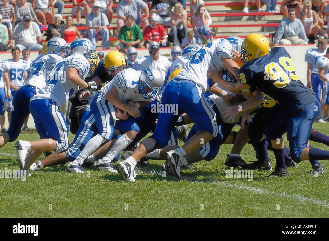 High school football hi-res stock photography and images - Alamy