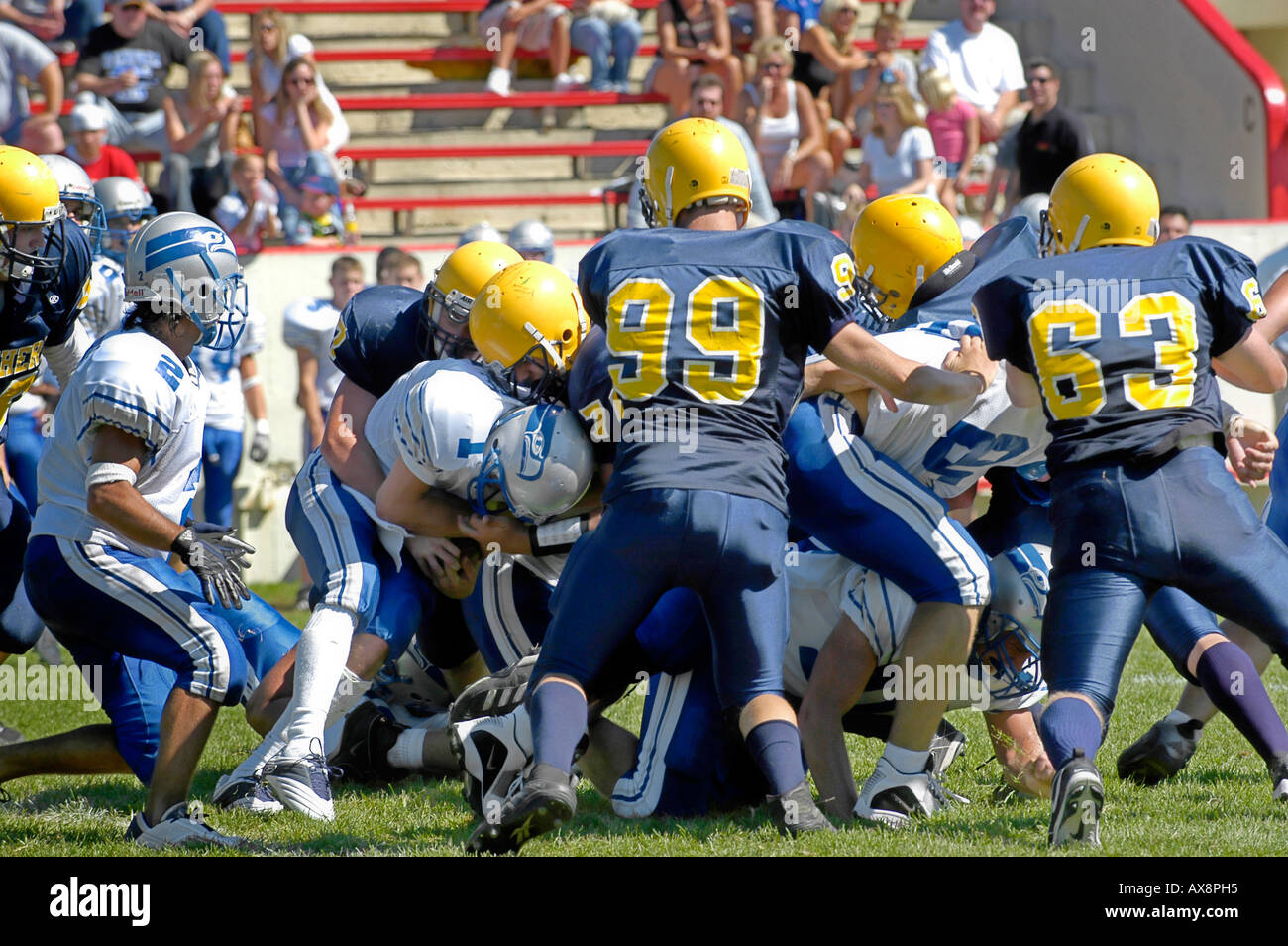 High school football hi-res stock photography and images - Alamy