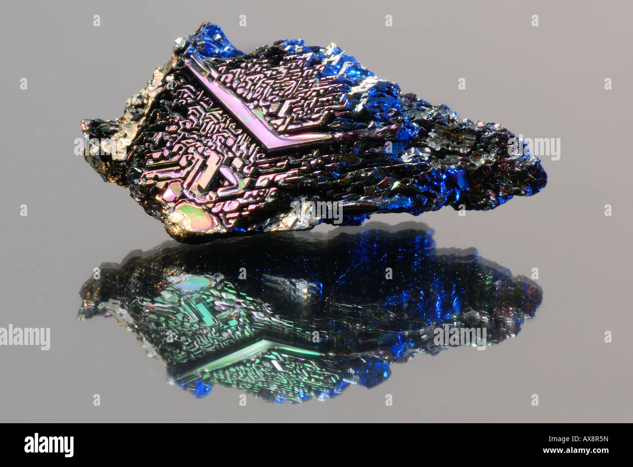 A unique yet strange brain like design on a small 1/2 inch iridescent ...