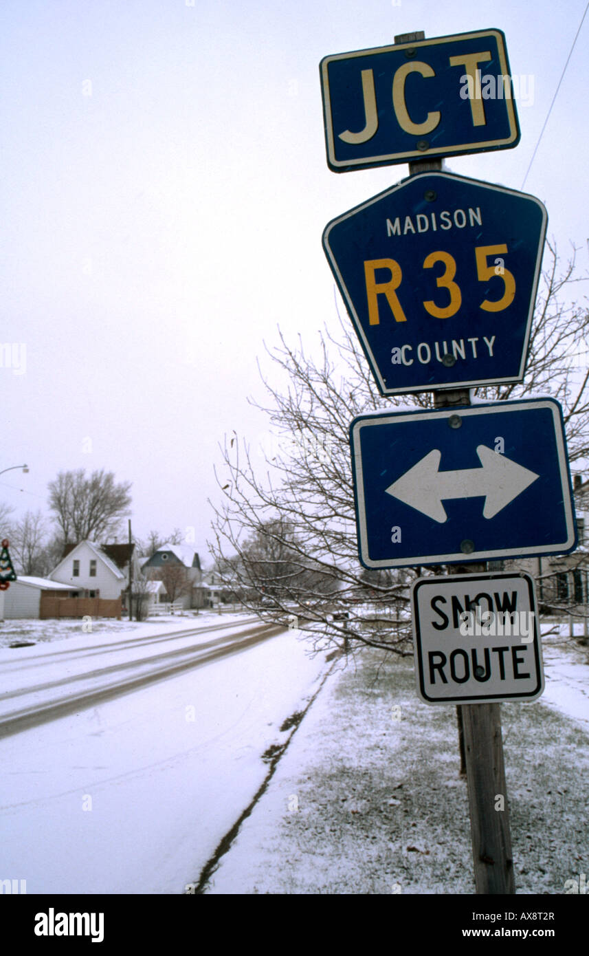 Snow emergency route sign hi-res stock photography and images - Alamy