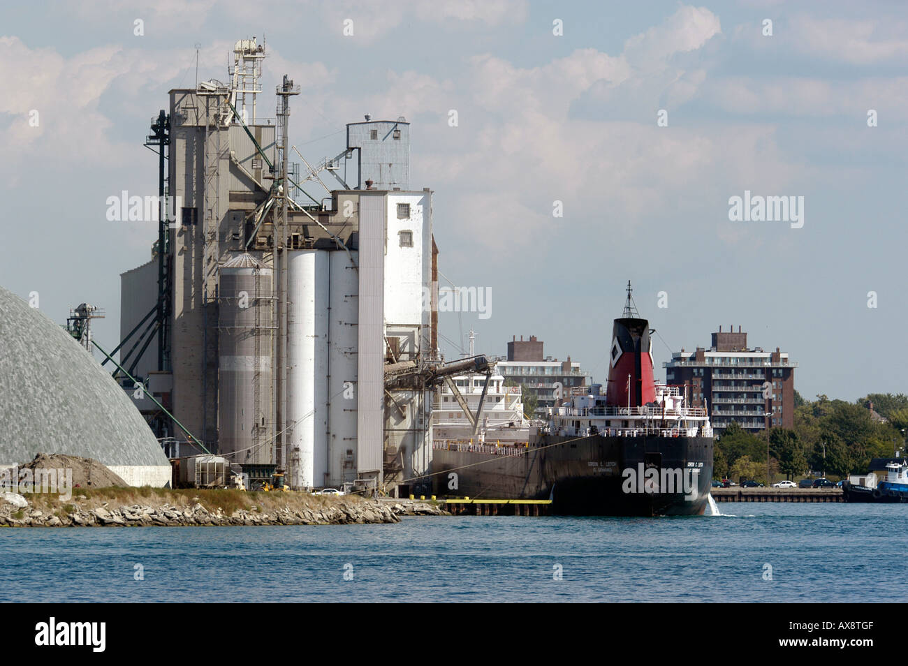 Ship off loads cargo on the Great Lakes at the St Clair River in Port ...