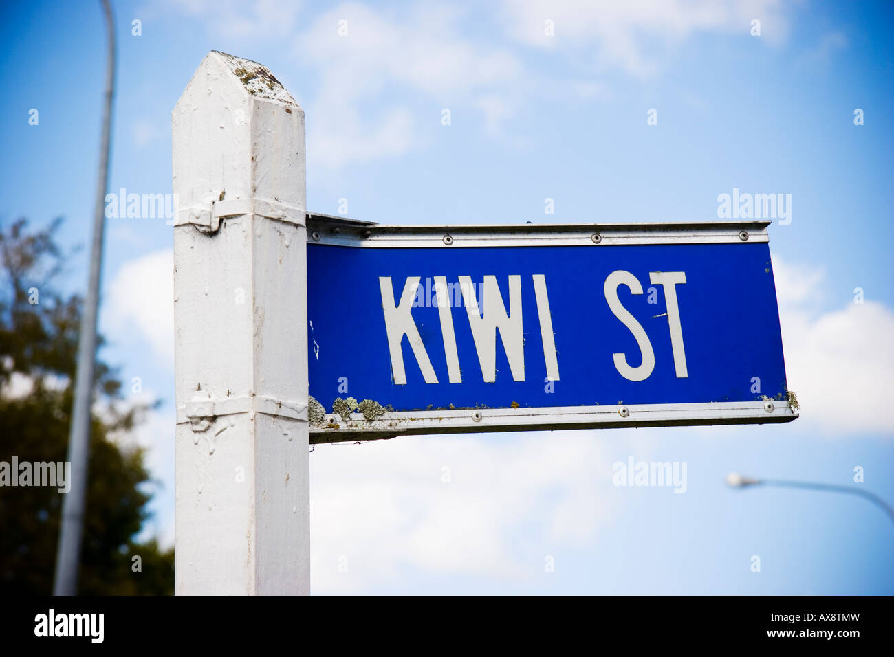 Kiwi street sign New Zealand Stock Photo - Alamy