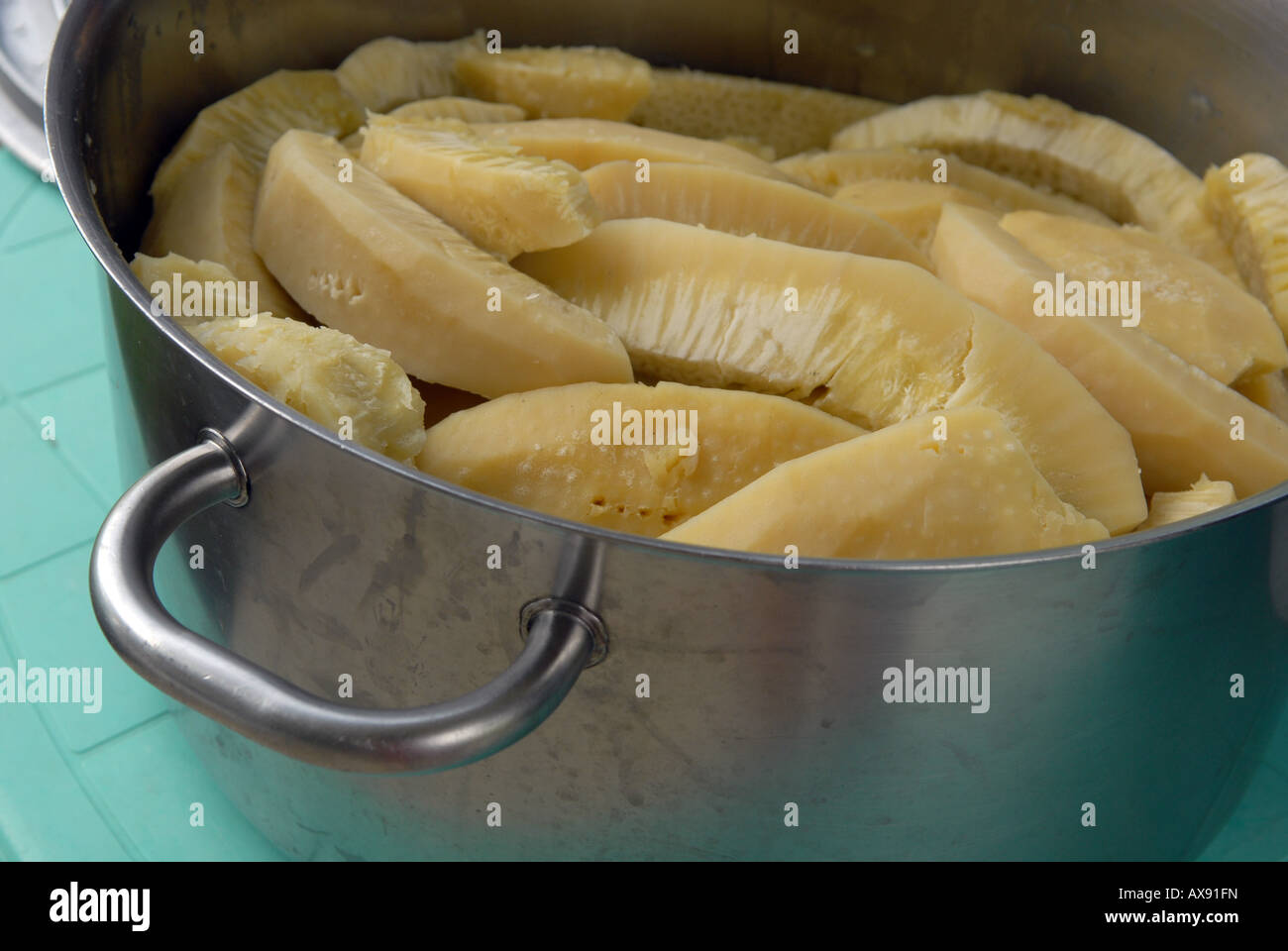 Breadfruit cooking hi-res stock photography and images - Alamy