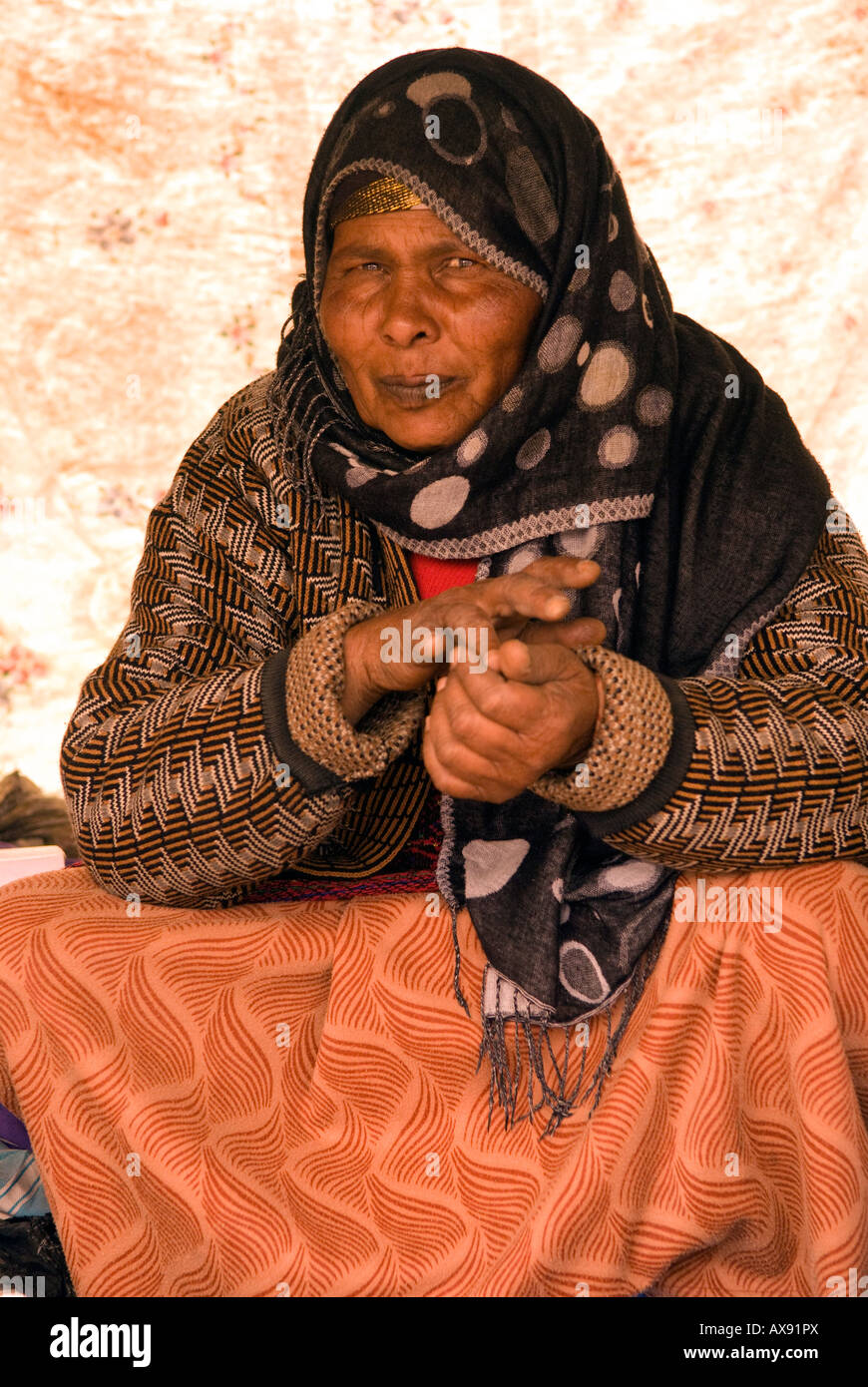 Portrait of an elderly woman from Chad at the weekly Tuesday market ...