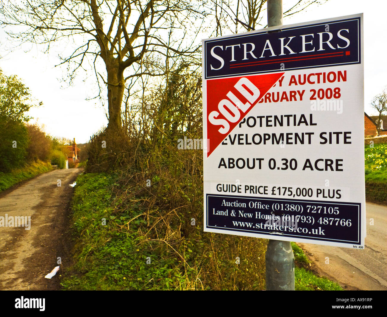 Auction sign hi-res stock photography and images - Alamy