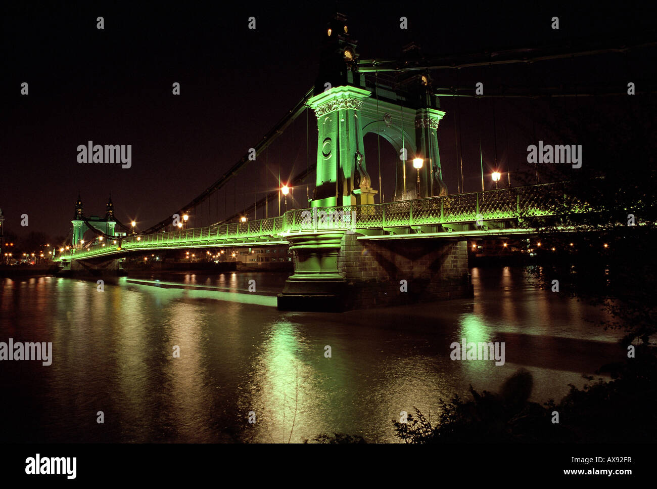 night reflections illuminations hammersmith bridge over river thames ...