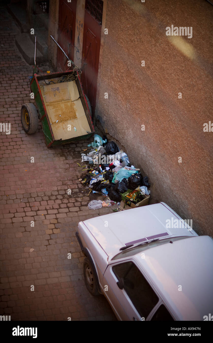 rubbish in street Stock Photo - Alamy