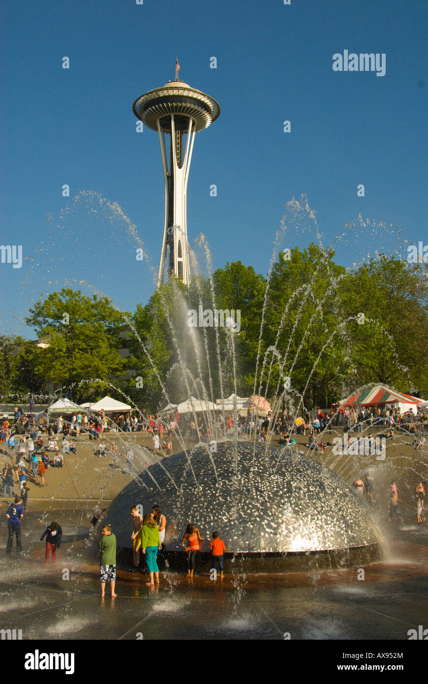 Seattle space needle googie architecture hi-res stock photography and ...