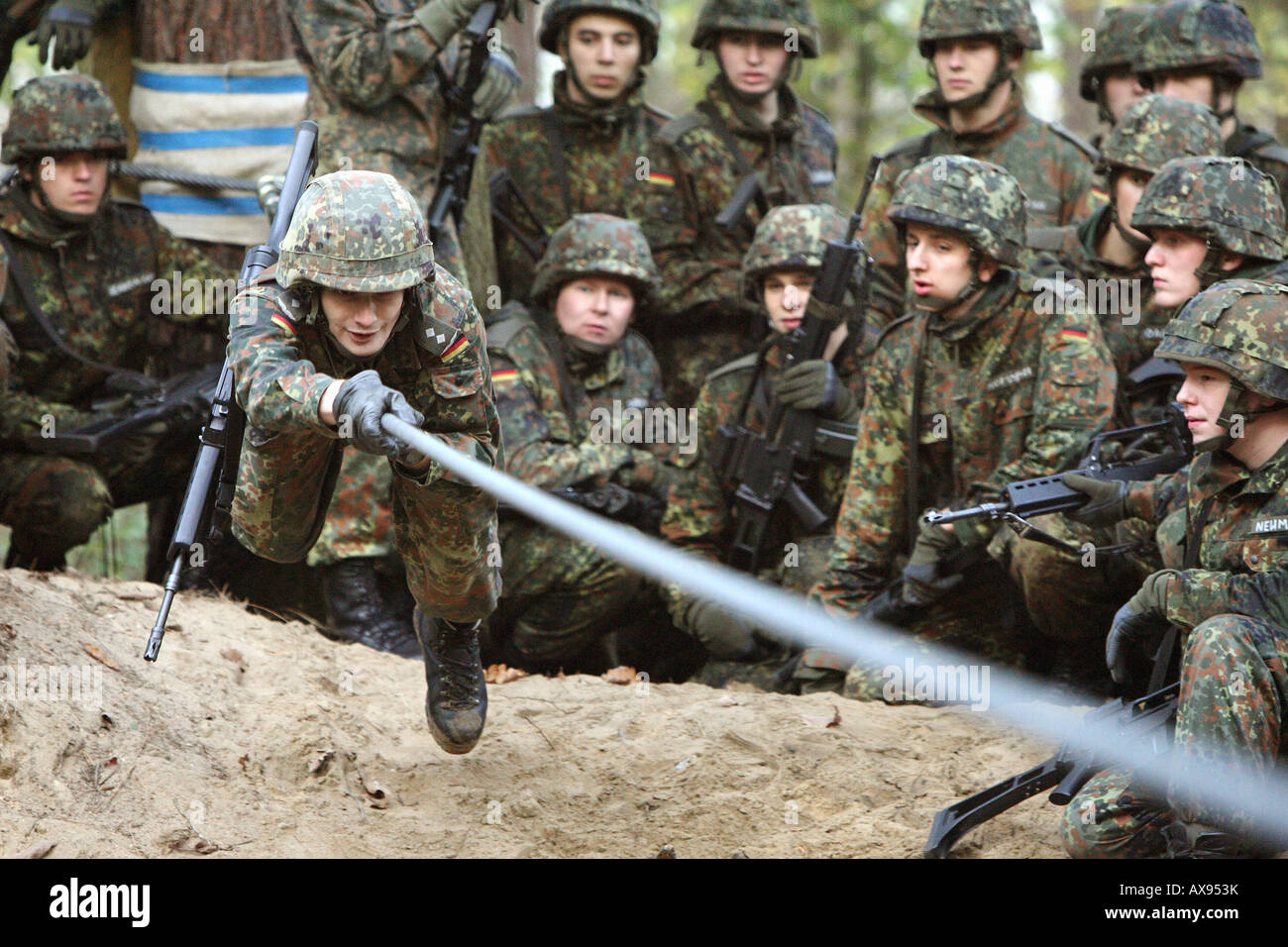 Field exercise during the basic training of Bundeswehr recruits ...